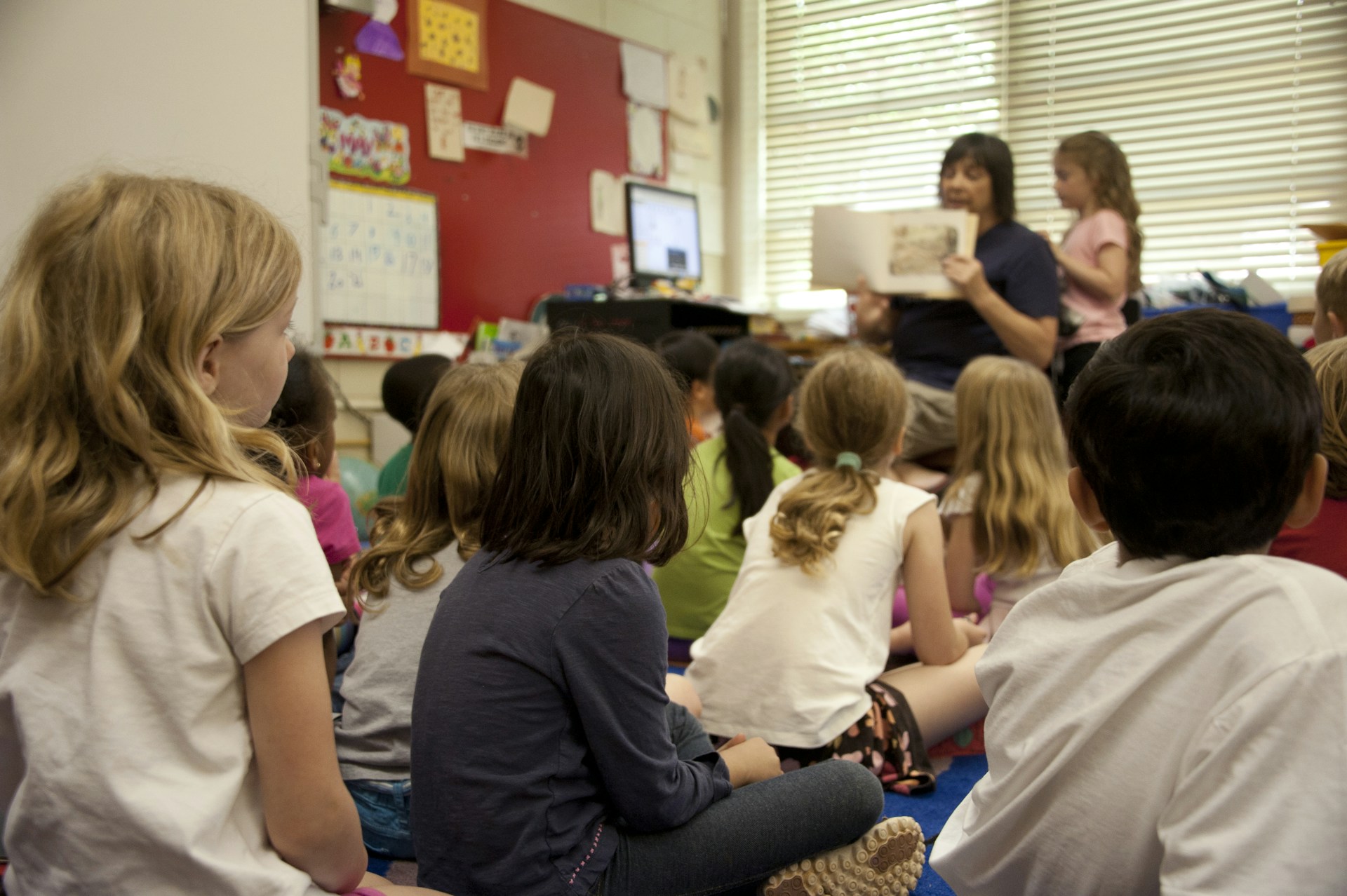 How Teaching Others Strengthens Personal Learning - Everything about Books
